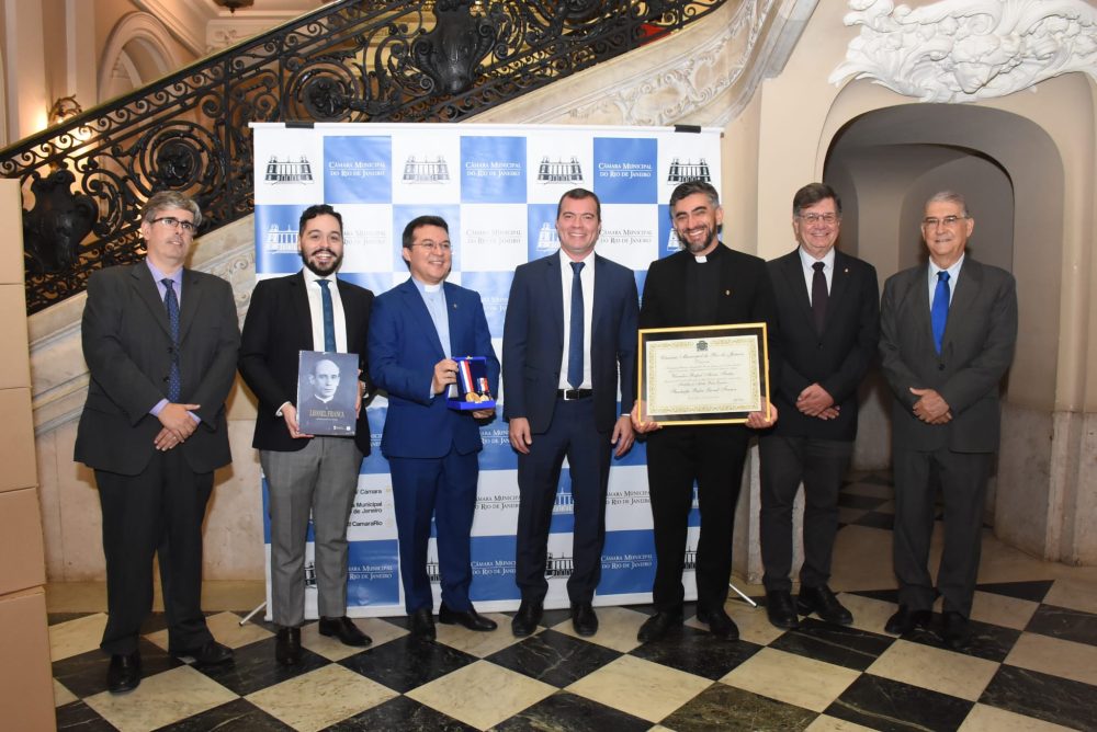 Fundação Padre Leonel Franca recebe medalha na Câmara Municipal do Rio ...